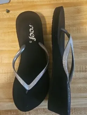 Reef | Shoes | Reef Womens Black Sandals With Silver Glitter Straps ...